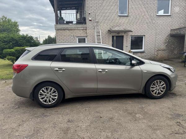 Pelēks Kia Ceed 2015 Raseiniai, ar dzinēja tilpumu 1.40 L un nobraukumu 173 tūkst. km par 4300 €, foto 5 vietnē AUTOMOTO.COM.LV
