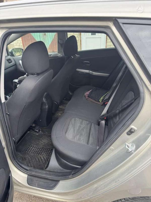 Pelēks Kia Ceed 2015 Raseiniai, ar dzinēja tilpumu 1.40 L un nobraukumu 173 tūkst. km par 4300 €, foto 6 vietnē AUTOMOTO.COM.LV