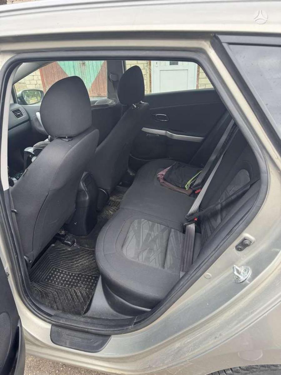 Pelēks Kia Ceed 2015 Raseiniai, ar dzinēja tilpumu 1.40 L un nobraukumu 173 tūkst. km par 4300 €, foto 7 vietnē AUTOMOTO.COM.LV