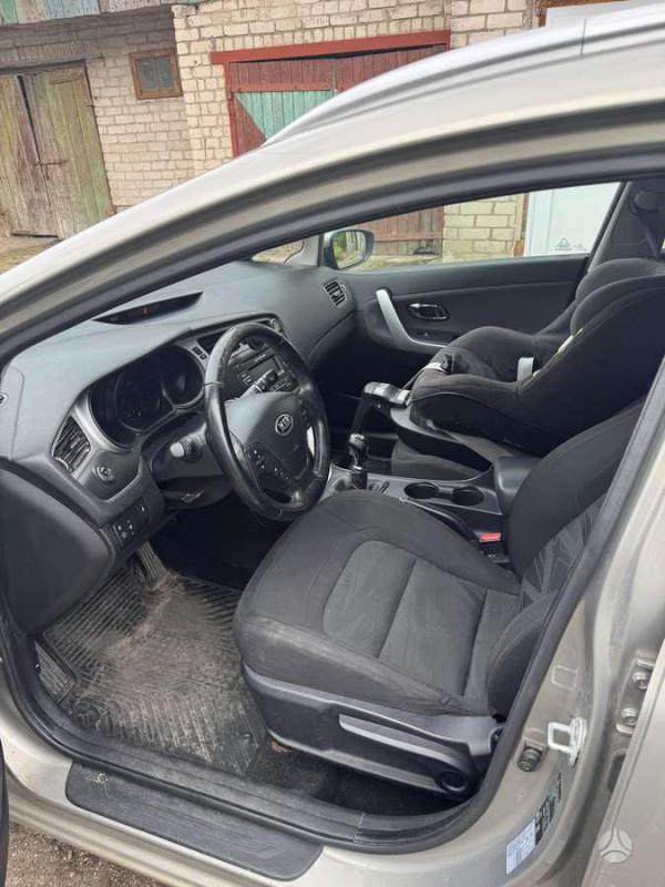 Pelēks Kia Ceed 2015 Raseiniai, ar dzinēja tilpumu 1.40 L un nobraukumu 173 tūkst. km par 4300 €, foto 7 vietnē AUTOMOTO.COM.LV