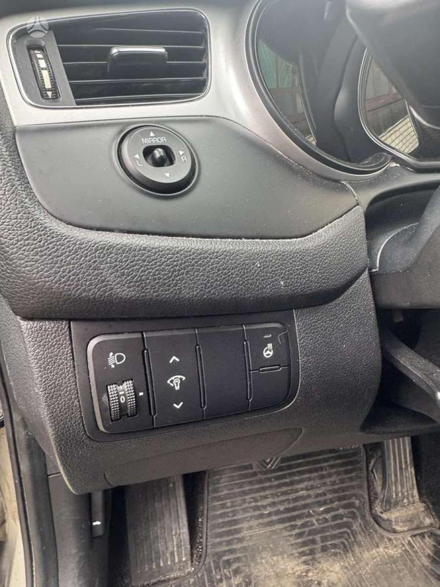 Pelēks Kia Ceed 2015 Raseiniai, ar dzinēja tilpumu 1.40 L un nobraukumu 173 tūkst. km par 4300 €, foto 9 vietnē AUTOMOTO.COM.LV