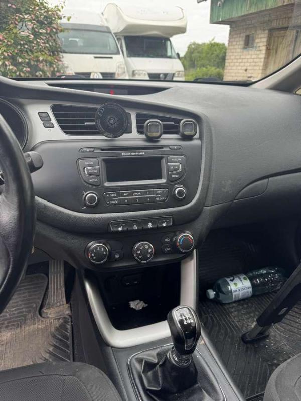 Pelēks Kia Ceed 2015 Raseiniai, ar dzinēja tilpumu 1.40 L un nobraukumu 173 tūkst. km par 4300 €, foto 9 vietnē AUTOMOTO.COM.LV