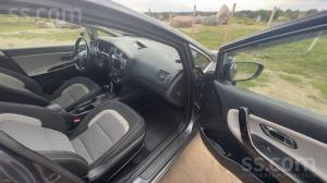 Pelēks Kia Ceed 2015 Daugavpils, ar dzinēja tilpumu 1.60 L un nobraukumu 175 tūkst. km par 7500 €, foto 9 vietnē AUTOMOTO.COM.LV