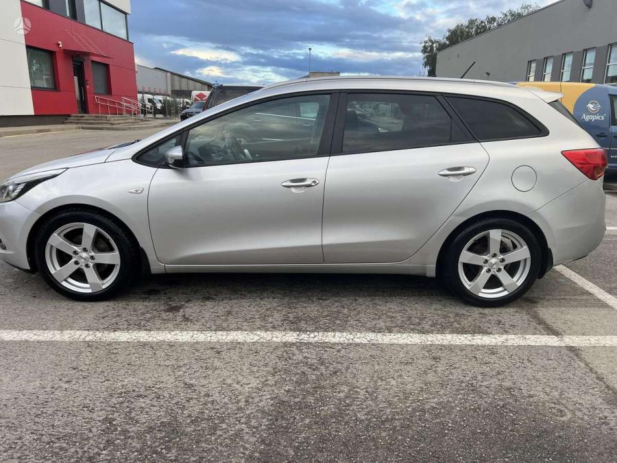 Pelēks Kia Ceed 2015 Panevēža, ar dzinēja tilpumu 1.40 L un nobraukumu 187 tūkst. km par 4500 €, foto 3 vietnē AUTOMOTO.COM.LV