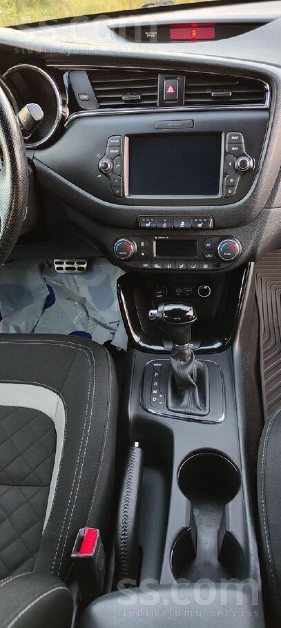 Pelēks Kia Ceed 2015 Rīga, ar dzinēja tilpumu 1.60 L un nobraukumu 237 tūkst. km par 4999 €, foto 11 vietnē AUTOMOTO.COM.LV