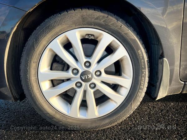 Grey Kia Ceed 2016 in Tallinn, with an engine capacity of 1.60 L and mileage of 242 thousand km for 7800 €, photo 11 on AUTOMOTO.COM.LV