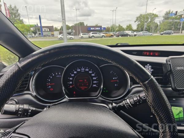 Grey Kia Ceed 2016 in Jelgava, with an engine capacity of 1.60 L and mileage of 177 thousand km for 5900 €, photo 1 on AUTOMOTO.COM.LV