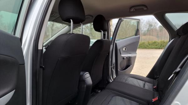 Grey Kia Ceed 2016 in Riga, with an engine capacity of 1.60 L and mileage of 248 thousand km for 5990 €, photo 2 on AUTOMOTO.COM.LV