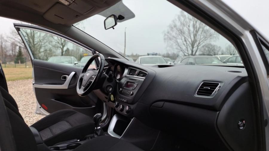 Pelēks Kia Ceed 2016 Rīga, ar dzinēja tilpumu 1.60 L un nobraukumu 248 tūkst. km par 5990 €, foto 5 vietnē AUTOMOTO.COM.LV