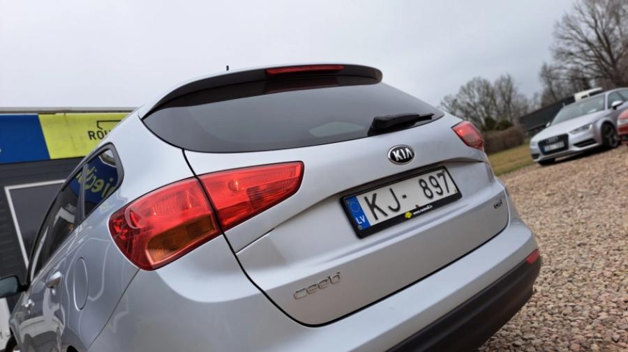 Pelēks Kia Ceed 2016 Rīga, ar dzinēja tilpumu 1.60 L un nobraukumu 248 tūkst. km par 5990 €, foto 7 vietnē AUTOMOTO.COM.LV