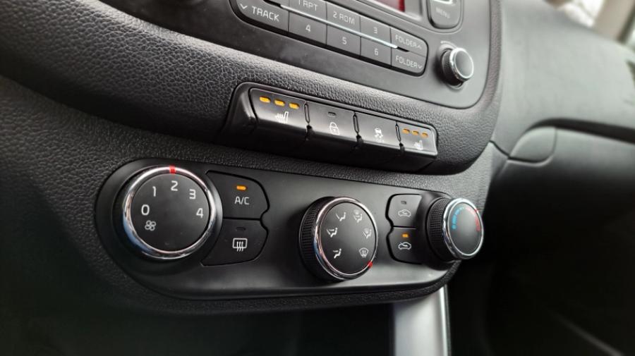 Pelēks Kia Ceed 2016 Rīga, ar dzinēja tilpumu 1.60 L un nobraukumu 248 tūkst. km par 5990 €, foto 16 vietnē AUTOMOTO.COM.LV