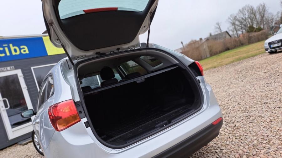 Pelēks Kia Ceed 2016 Rīga, ar dzinēja tilpumu 1.60 L un nobraukumu 248 tūkst. km par 5990 €, foto 23 vietnē AUTOMOTO.COM.LV
