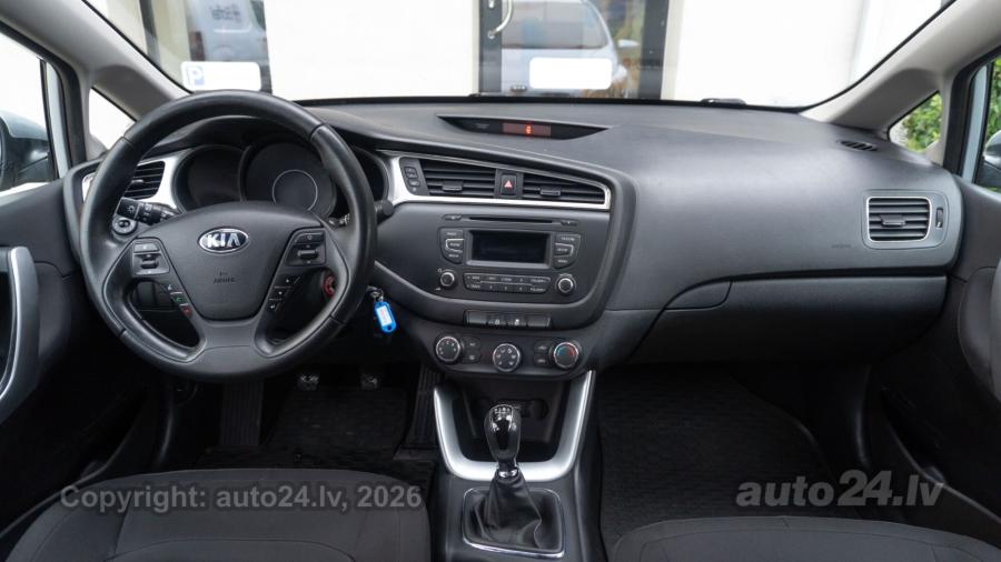 Grey Kia Ceed 2016 in Tallinn, with an engine capacity of 1.60 L and mileage of 206 thousand km for 5590 €, photo 12 on AUTOMOTO.COM.LV