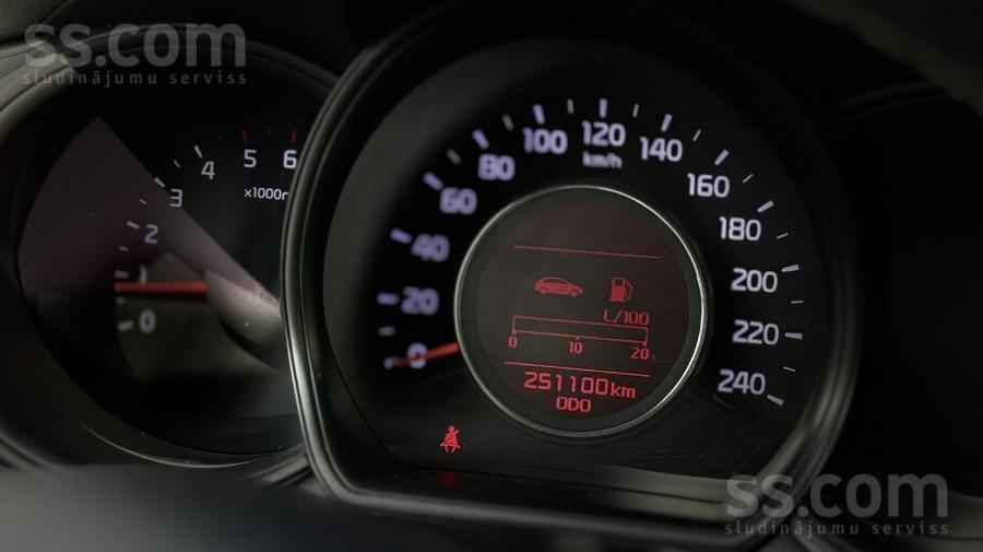 Pelēks Kia Ceed 2016 Jelgava, ar dzinēja tilpumu 1.60 L un nobraukumu 251 tūkst. km par 5990 €, foto 13 vietnē AUTOMOTO.COM.LV