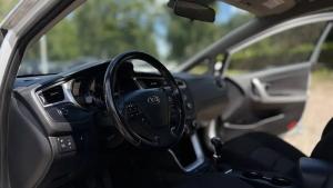 Pelēks Kia Ceed 2016 Jelgava, ar dzinēja tilpumu 1.60 L un nobraukumu 251 tūkst. km par 5990 €, foto 8 vietnē AUTOMOTO.COM.LV