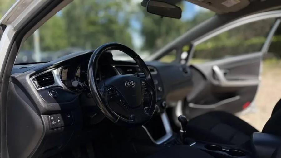 Pelēks Kia Ceed 2016 Jelgava, ar dzinēja tilpumu 1.60 L un nobraukumu 251 tūkst. km par 5990 €, foto 8 vietnē AUTOMOTO.COM.LV