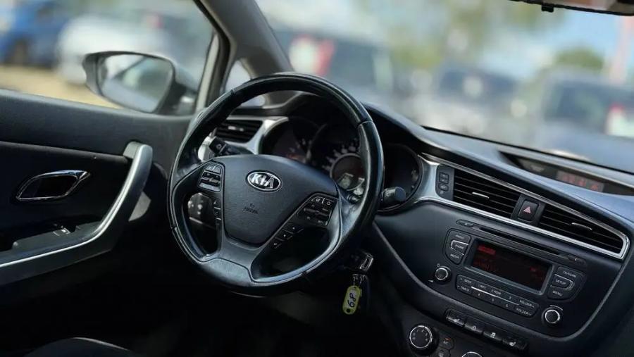 Pelēks Kia Ceed 2016 Jelgava, ar dzinēja tilpumu 1.60 L un nobraukumu 251 tūkst. km par 5990 €, foto 12 vietnē AUTOMOTO.COM.LV