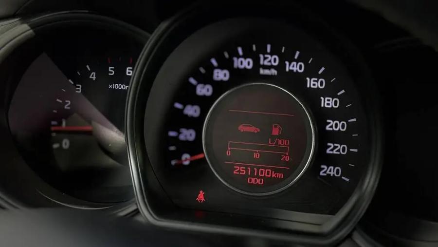 Pelēks Kia Ceed 2016 Jelgava, ar dzinēja tilpumu 1.60 L un nobraukumu 251 tūkst. km par 5990 €, foto 13 vietnē AUTOMOTO.COM.LV