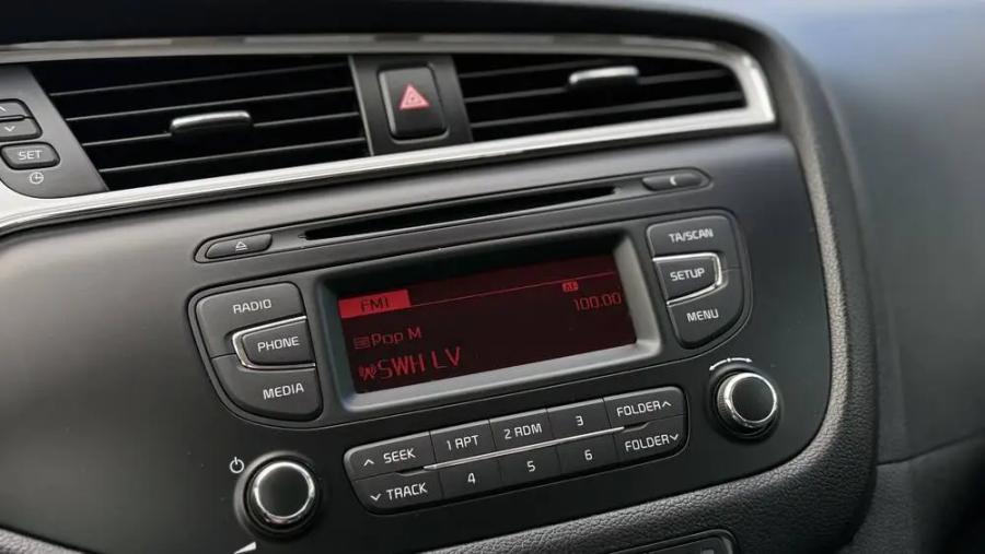 Pelēks Kia Ceed 2016 Jelgava, ar dzinēja tilpumu 1.60 L un nobraukumu 251 tūkst. km par 5990 €, foto 17 vietnē AUTOMOTO.COM.LV