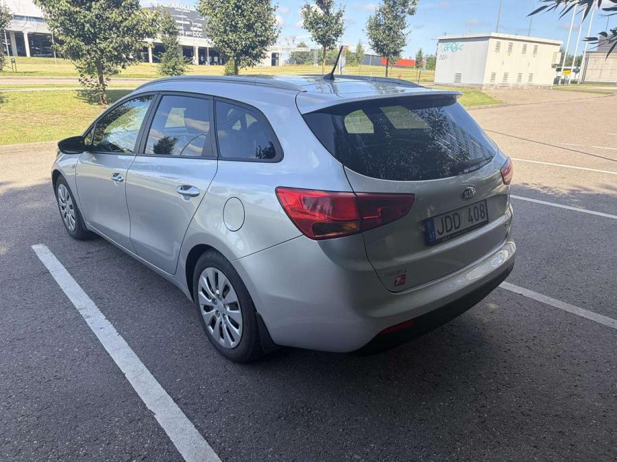 Grey Kia Ceed 2016 in Vilnius, with an engine capacity of 1.40 L and mileage of 181 thousand km for 4600 €, photo 4 on AUTOMOTO.COM.LV