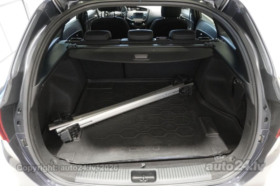Grey Kia Ceed 2017 in Tallinn, with an engine capacity of 1.60 L and mileage of 154 thousand km for 9900 €, photo 8 on AUTOMOTO.COM.LV