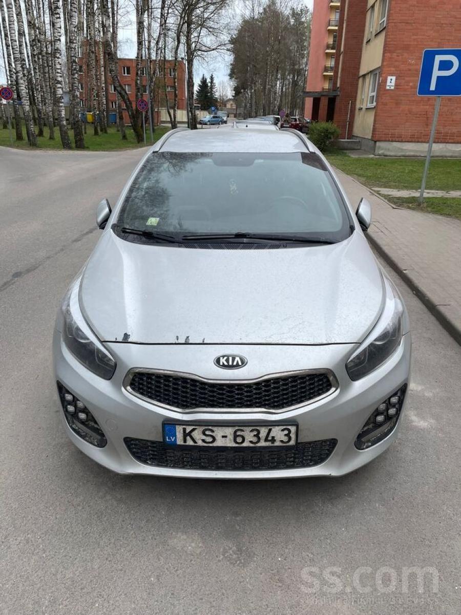 Grey Kia Ceed 2017 in Riga, with an engine capacity of 1.60 L and mileage of 350 thousand km for 2100 €, photo 3 on AUTOMOTO.COM.LV