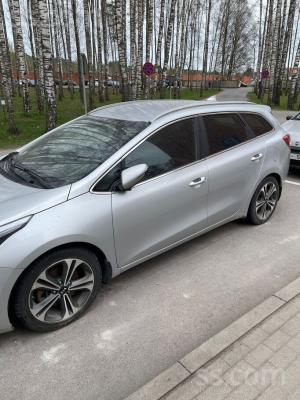 Grey Kia Ceed 2017 in Riga, with an engine capacity of 1.60 L and mileage of 350 thousand km for 2100 €, photo 4 on AUTOMOTO.COM.LV