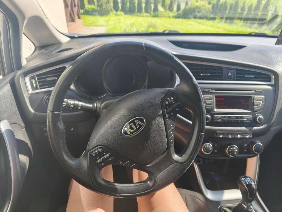 Pelēks Kia Ceed 2017 Viļņa, ar dzinēja tilpumu 1.58 L un nobraukumu 191 tūkst. km par 6000 €, foto 5 vietnē AUTOMOTO.COM.LV