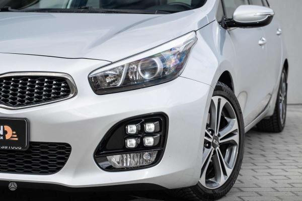 Grey Kia Ceed 2017 in Kaunas, with an engine capacity of 1.60 L and mileage of 106 thousand km for 10000 €, photo 3 on AUTOMOTO.COM.LV