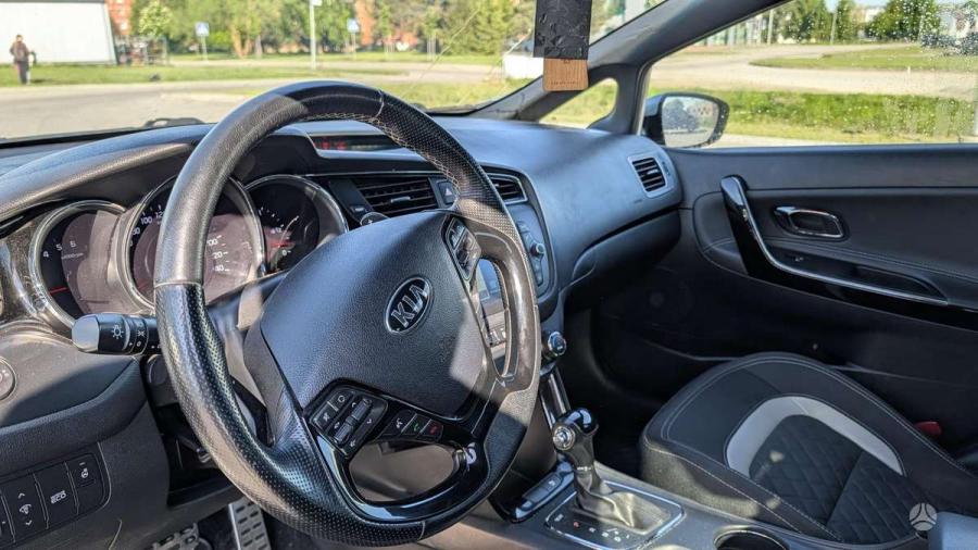 Grey Kia Ceed 2017 in Vilnius, with an engine capacity of 1.60 L and mileage of 213 thousand km for 6900 €, photo 10 on AUTOMOTO.COM.LV