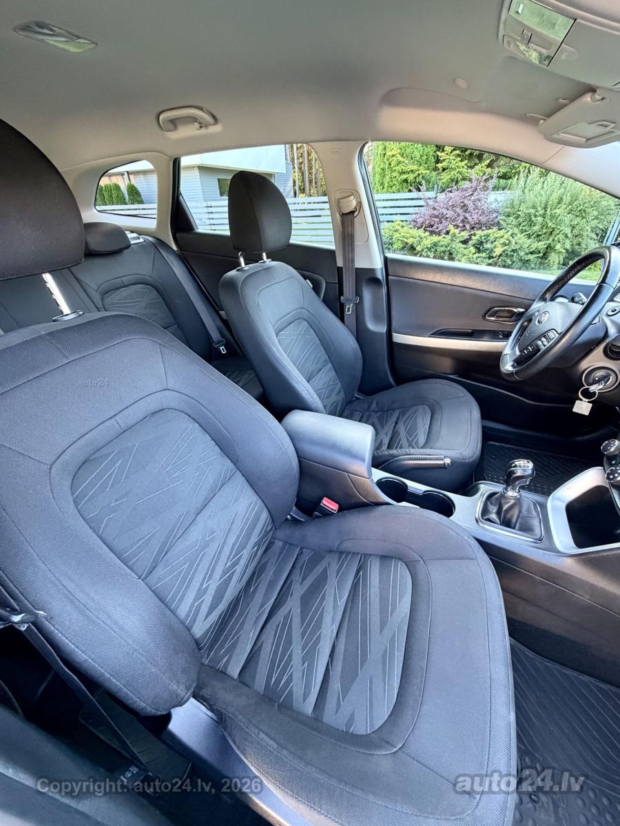 Grey Kia Ceed 2017 in Tallinn, with an engine capacity of 1.60 L and mileage of 121 thousand km for 7495 €, photo 10 on AUTOMOTO.COM.LV