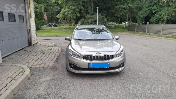 Киа Сид 2017 в Рига на AUTOMOTO.COM.LV Серый Киа Сид 2017 в Рига, объемом двигателя 1.00 л и пробегом 175 тыс. км за 5500 €, фото 4 на AUTOMOTO.COM.LV