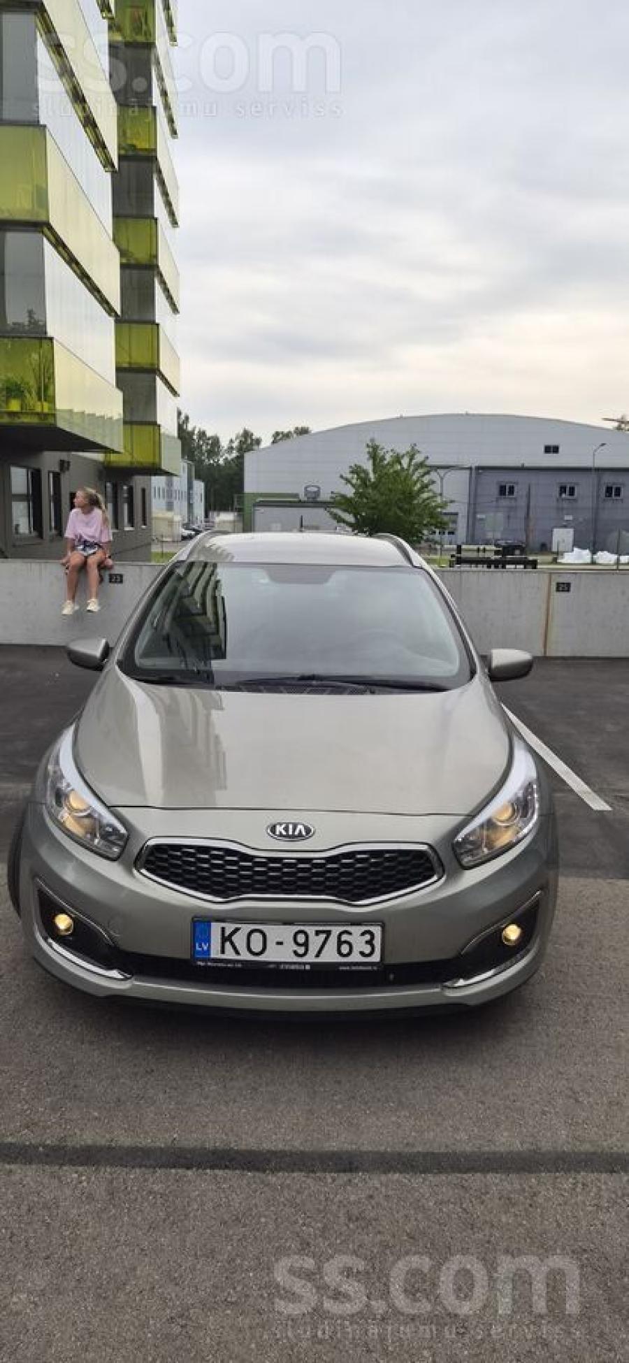 Grey Kia Ceed 2017 in Riga, with an engine capacity of 1.00 L and mileage of 182 thousand km for 5500 €, photo 5 on AUTOMOTO.COM.LV