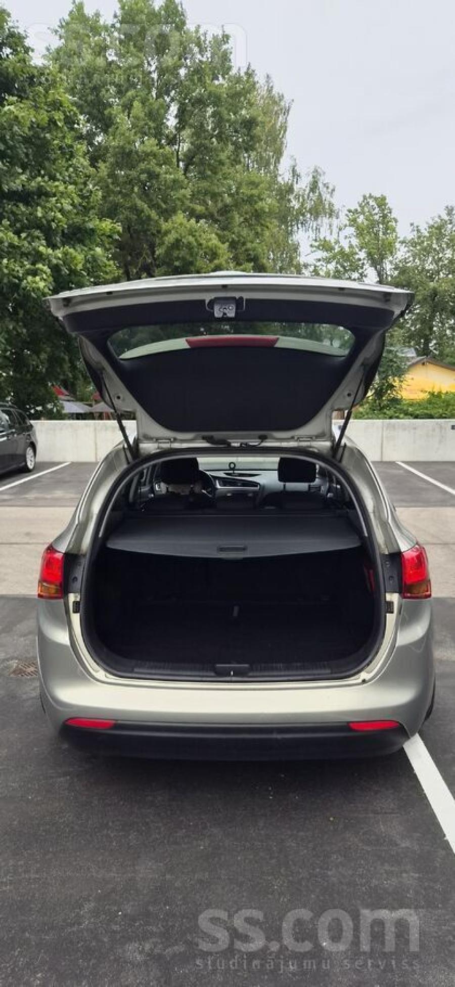 Grey Kia Ceed 2017 in Riga, with an engine capacity of 1.00 L and mileage of 182 thousand km for 5500 €, photo 7 on AUTOMOTO.COM.LV