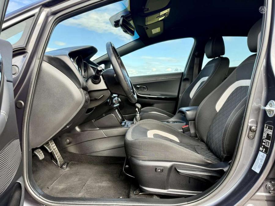 Grey Kia Ceed 2017 in Vilkaviskis, with an engine capacity of 1.58 L and mileage of 290 thousand km for 6300 €, photo 11 on AUTOMOTO.COM.LV