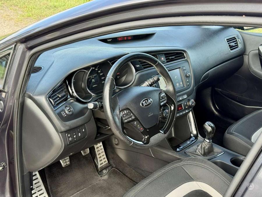 Grey Kia Ceed 2017 in Vilkaviskis, with an engine capacity of 1.58 L and mileage of 290 thousand km for 6300 €, photo 12 on AUTOMOTO.COM.LV