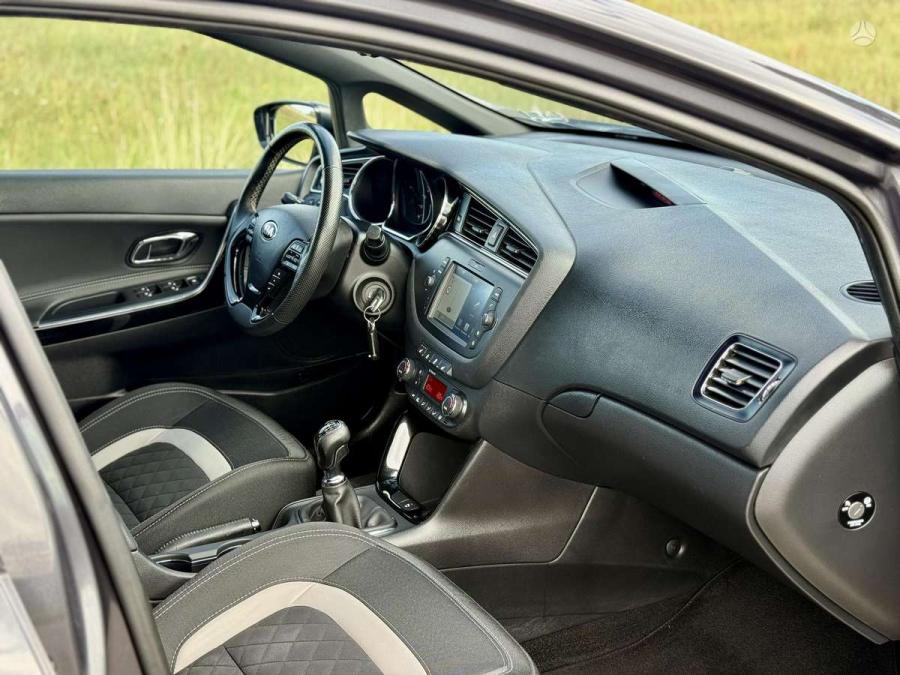 Grey Kia Ceed 2017 in Vilkaviskis, with an engine capacity of 1.58 L and mileage of 290 thousand km for 6300 €, photo 18 on AUTOMOTO.COM.LV