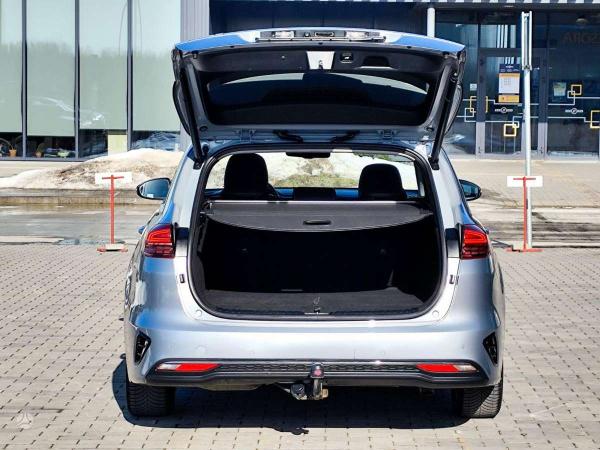 Grey Kia Ceed 2018 in Siauliai, with an engine capacity of 1.60 L and mileage of 217 thousand km for 7590 €, photo 8 on AUTOMOTO.COM.LV