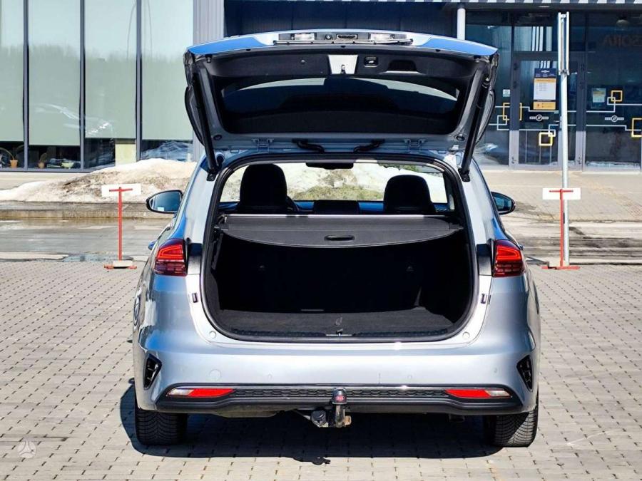 Grey Kia Ceed 2018 in Siauliai, with an engine capacity of 1.60 L and mileage of 217 thousand km for 7590 €, photo 8 on AUTOMOTO.COM.LV