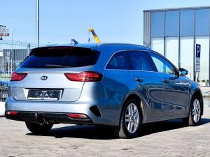 Grey Kia Ceed 2018 in Siauliai, with an engine capacity of 1.60 L and mileage of 217 thousand km for 7590 €, photo 9 on AUTOMOTO.COM.LV