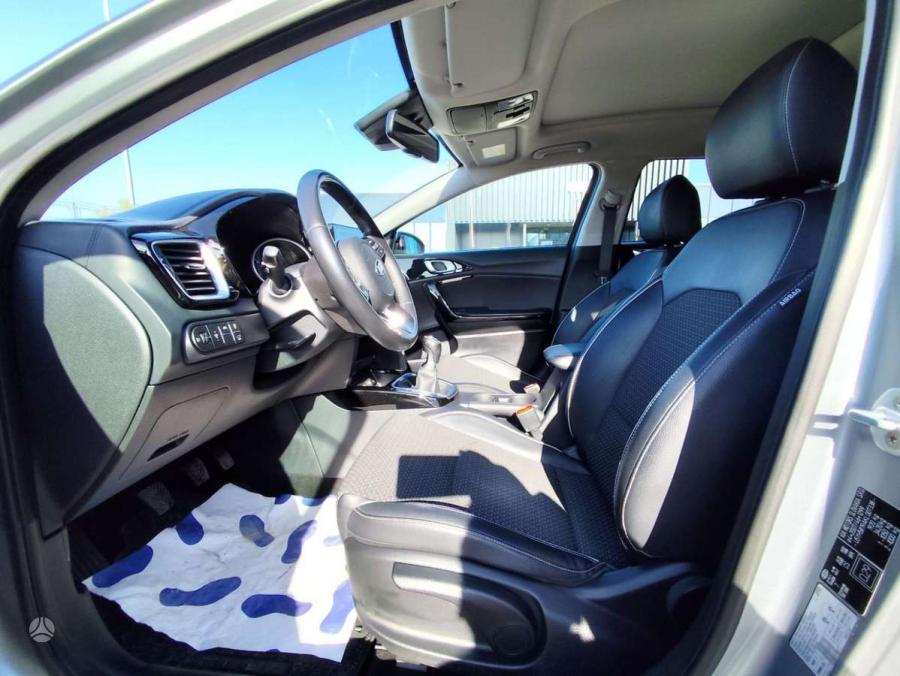 Grey Kia Ceed 2018 in Siauliai, with an engine capacity of 1.60 L and mileage of 217 thousand km for 7590 €, photo 12 on AUTOMOTO.COM.LV