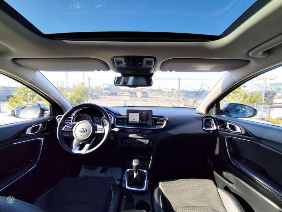 Grey Kia Ceed 2018 in Siauliai, with an engine capacity of 1.60 L and mileage of 217 thousand km for 7590 €, photo 13 on AUTOMOTO.COM.LV