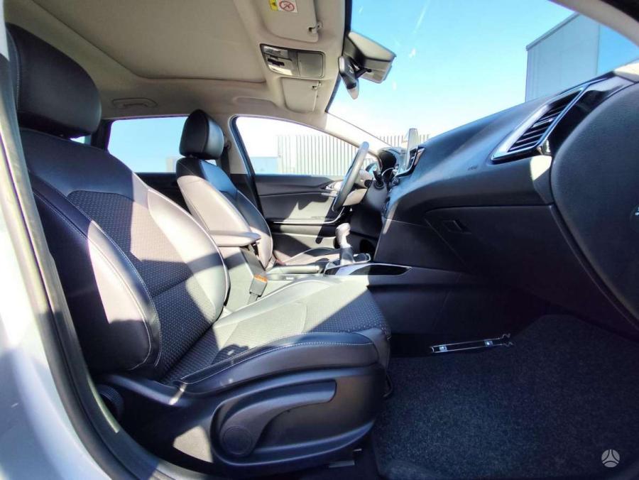 Grey Kia Ceed 2018 in Siauliai, with an engine capacity of 1.60 L and mileage of 217 thousand km for 7590 €, photo 18 on AUTOMOTO.COM.LV