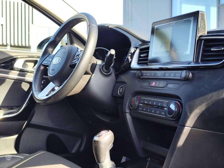 Grey Kia Ceed 2018 in Siauliai, with an engine capacity of 1.60 L and mileage of 217 thousand km for 7590 €, photo 19 on AUTOMOTO.COM.LV