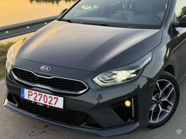 Grey Kia Ceed 2019 in Raseiniai, with an engine capacity of 1.60 L and mileage of 279 thousand km for 9999 €, photo 3 on AUTOMOTO.COM.LV