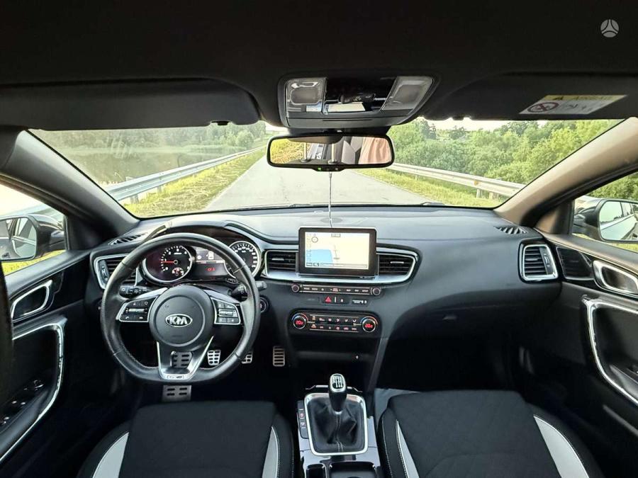 Grey Kia Ceed 2019 in Raseiniai, with an engine capacity of 1.60 L and mileage of 279 thousand km for 9999 €, photo 12 on AUTOMOTO.COM.LV