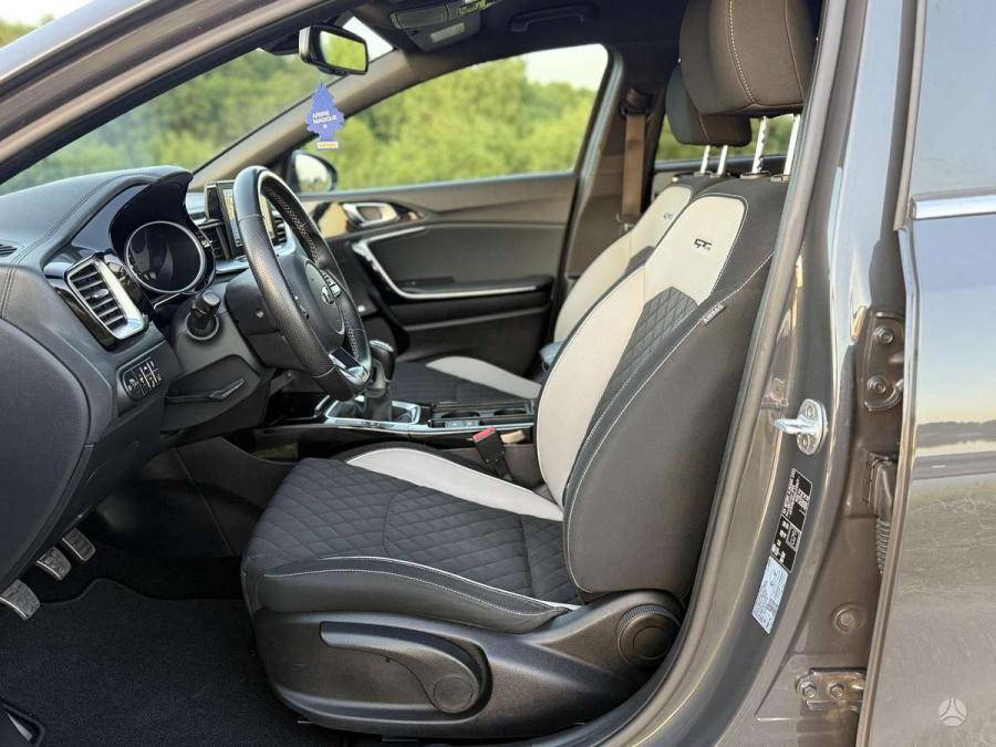 Grey Kia Ceed 2019 in Raseiniai, with an engine capacity of 1.60 L and mileage of 279 thousand km for 9999 €, photo 18 on AUTOMOTO.COM.LV