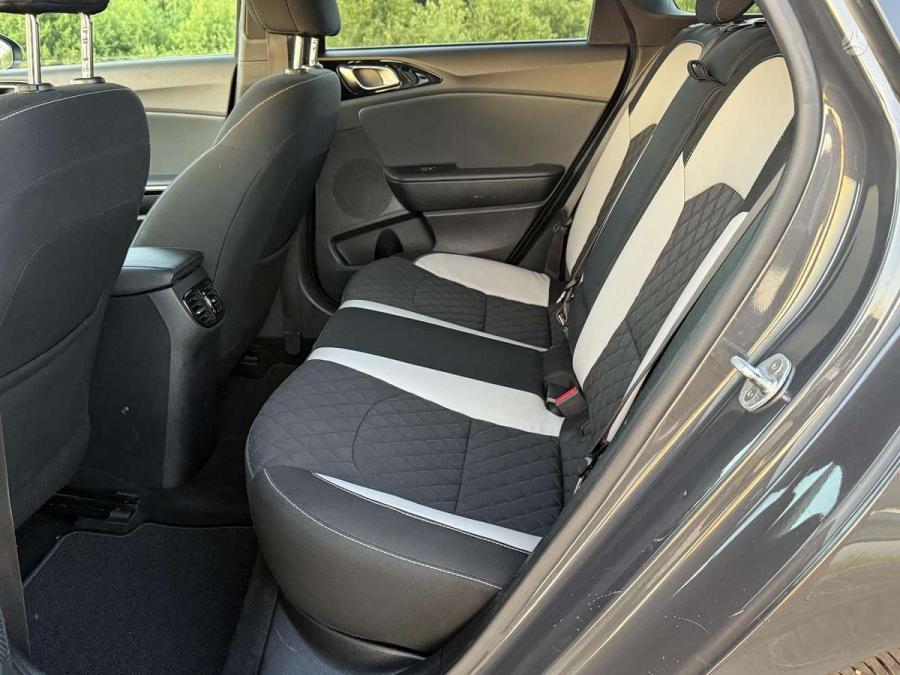 Grey Kia Ceed 2019 in Raseiniai, with an engine capacity of 1.60 L and mileage of 279 thousand km for 9999 €, photo 19 on AUTOMOTO.COM.LV