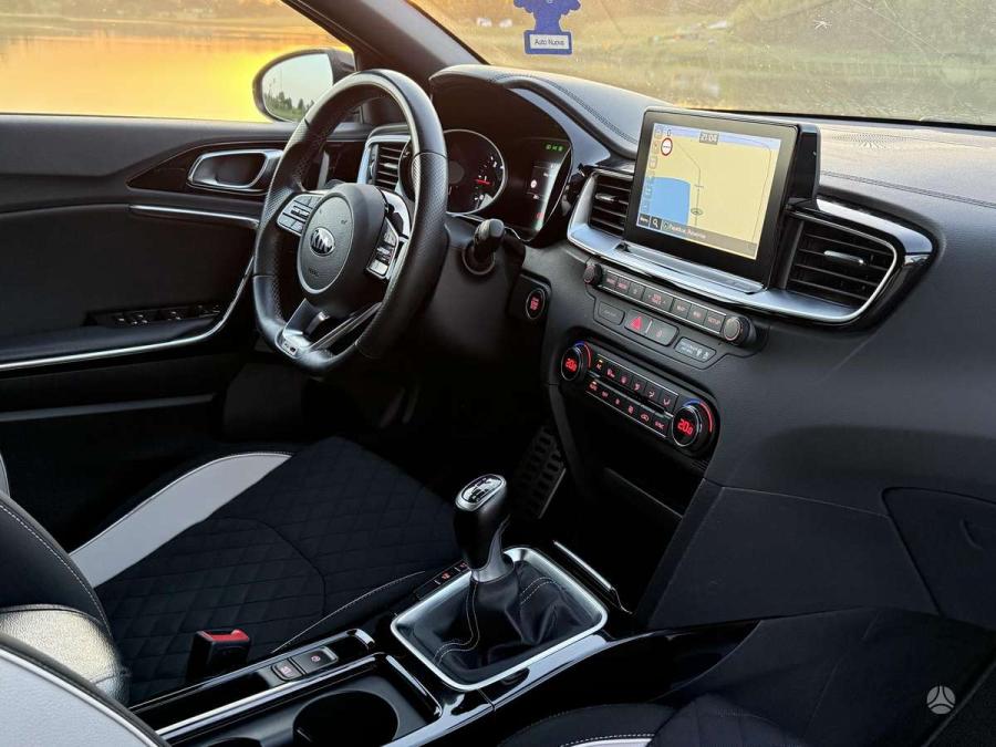 Grey Kia Ceed 2019 in Raseiniai, with an engine capacity of 1.60 L and mileage of 279 thousand km for 9999 €, photo 21 on AUTOMOTO.COM.LV