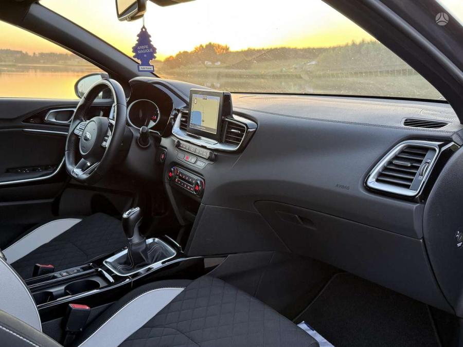 Grey Kia Ceed 2019 in Raseiniai, with an engine capacity of 1.60 L and mileage of 279 thousand km for 9999 €, photo 22 on AUTOMOTO.COM.LV